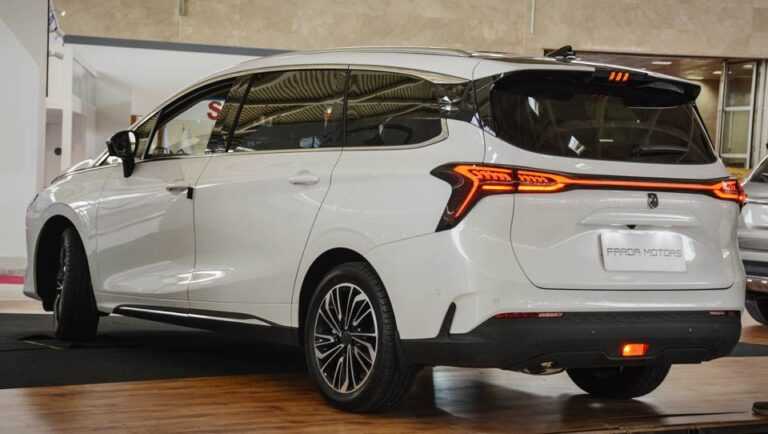 رونمایی ون فردا FMC M4 توسط فردا موتور